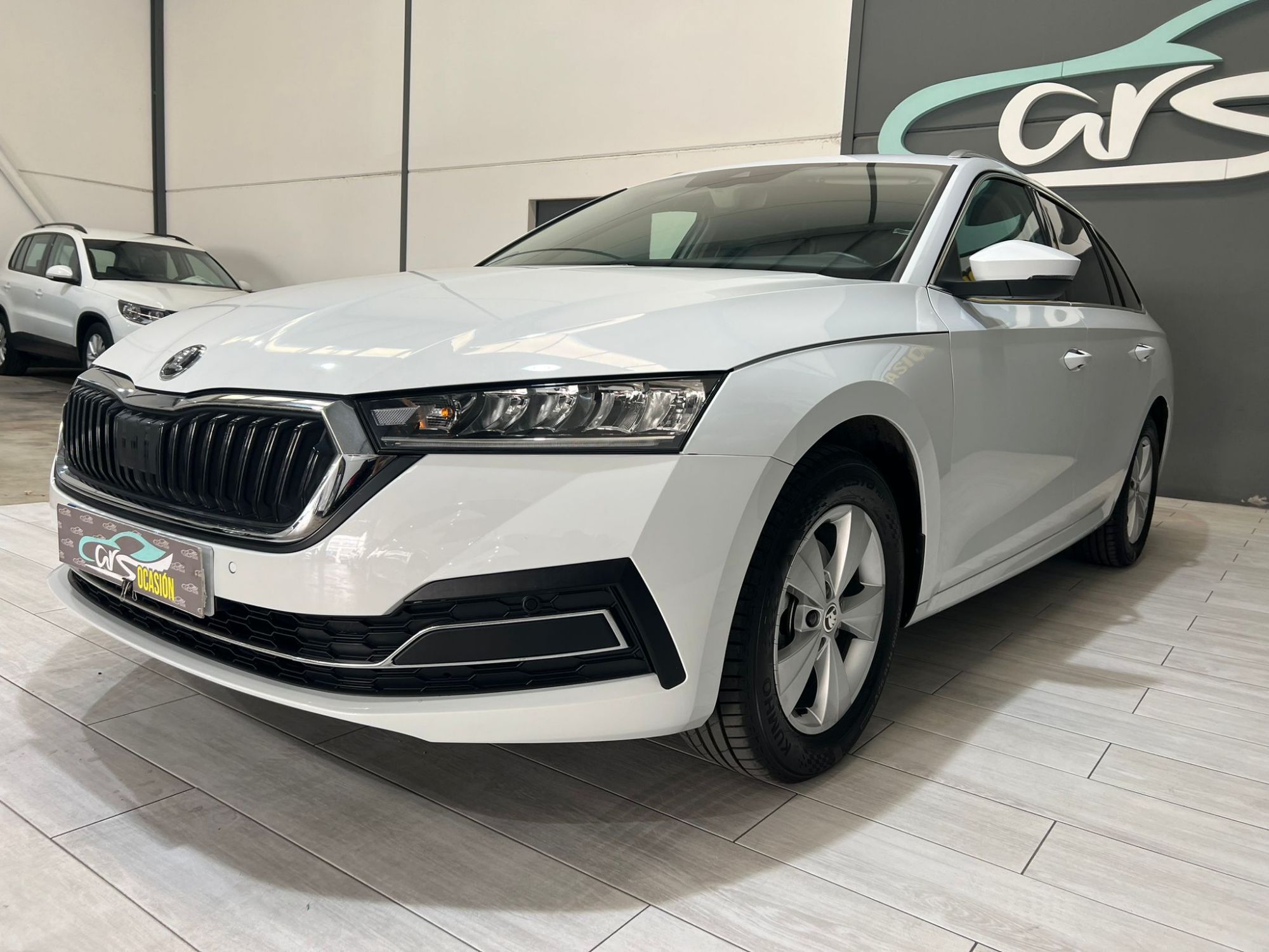 Skoda Octavia con 8000 kilómetros de 2022 de segunda mano en Sevilla