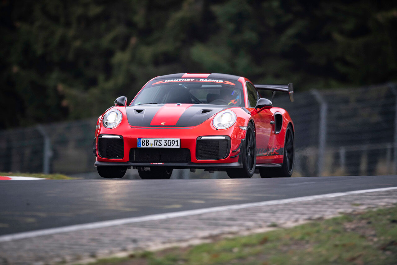 El Porsche 911 GT2 RS MR mejora el tiempo en Nürburgring