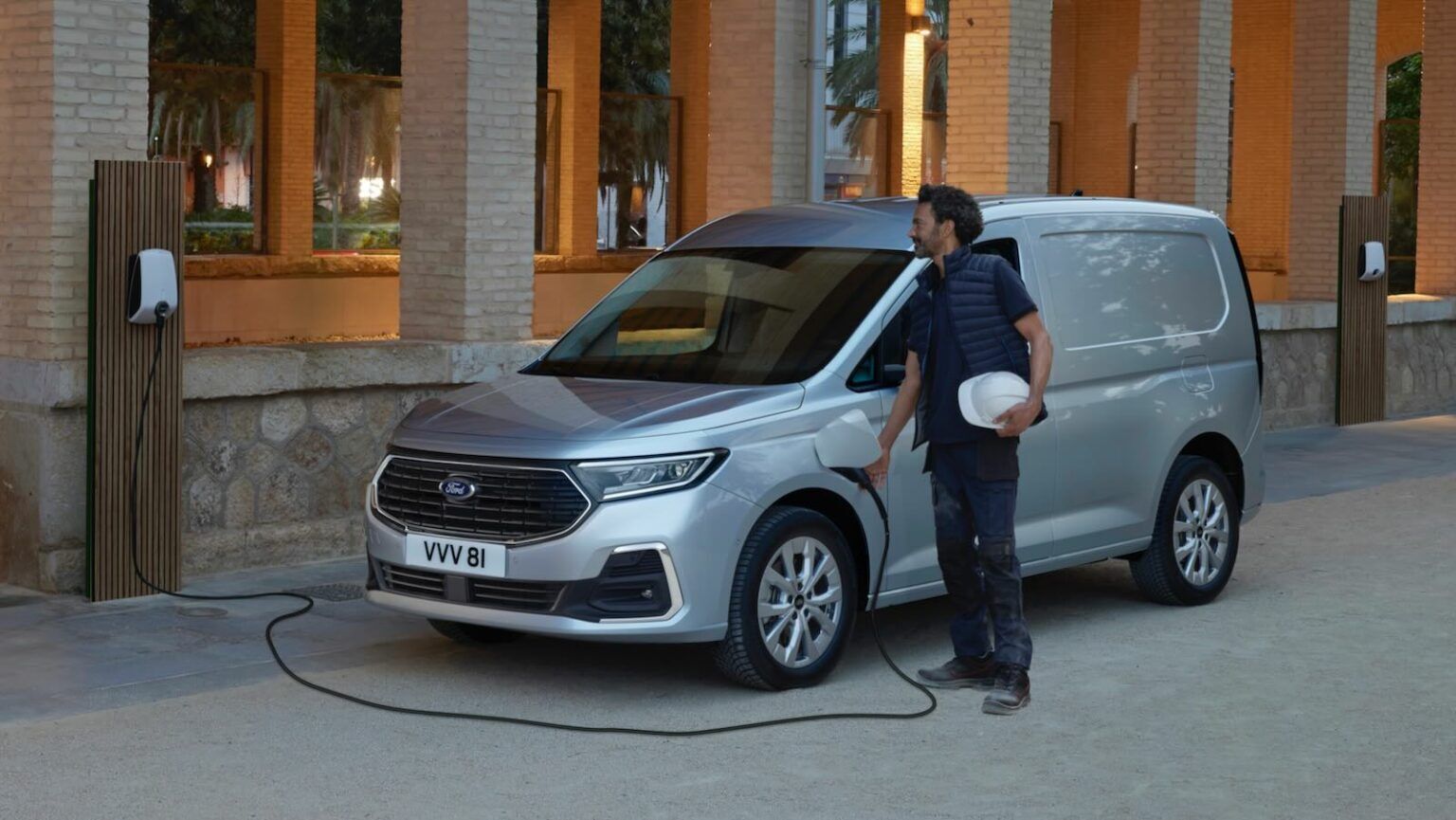 Ford Transit Connect 2024 | Precios | Motores | Equipamientos